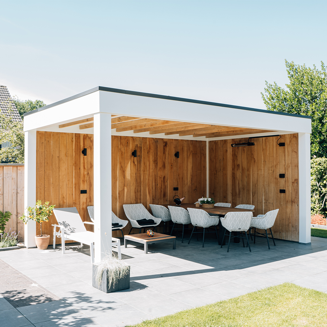 Moderne witte overkapping - Vakbouw Twente